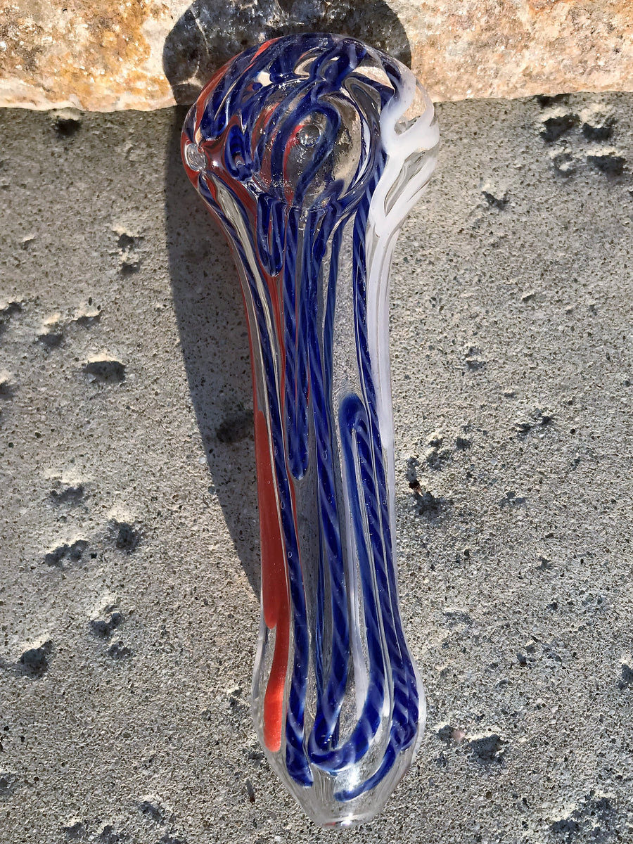4.5" Handmade Hand Pipe & Best Quality, One Size Mad Toro Socks - Leaf